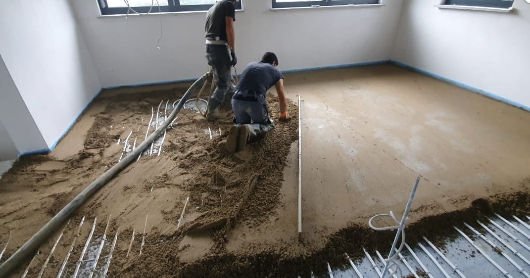 Screed laying - AMR Builiding Company